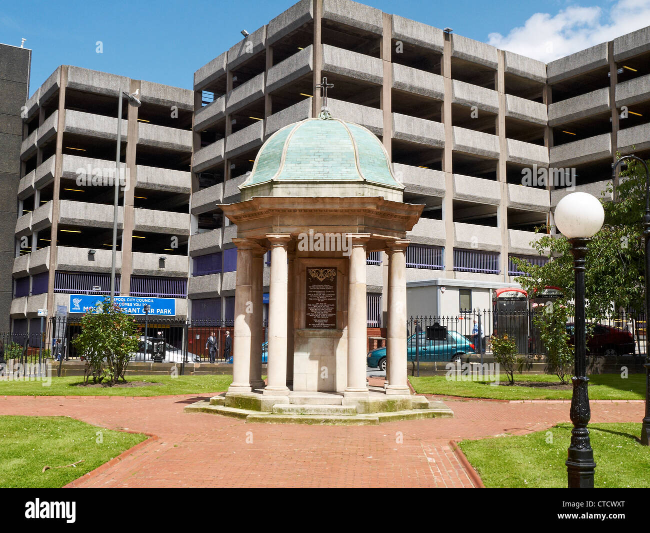 Monument in Roscoe Gardens Liverpool UK Stock Photo - Alamy