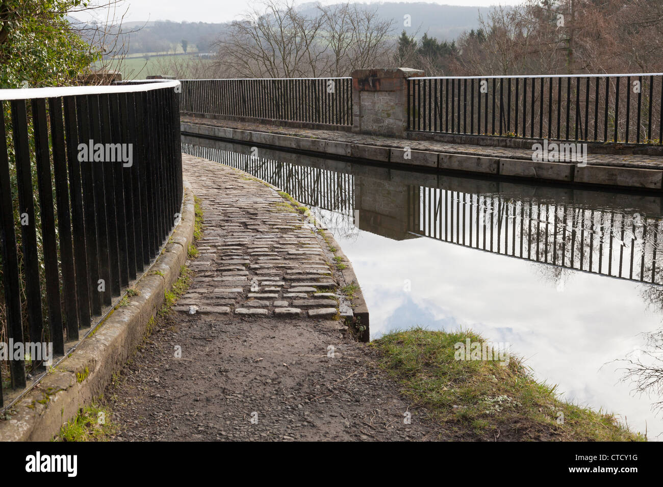 The Avon Aqueduct is a navigable aqueduct on the Union Canal near ...