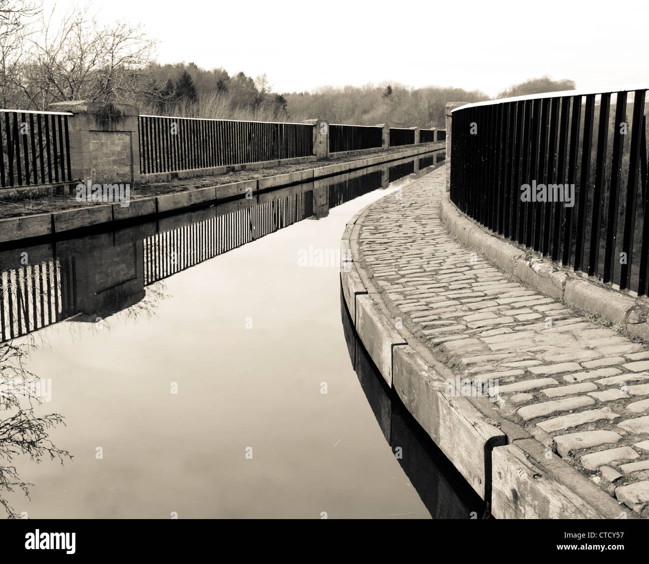 The Avon Aqueduct is a navigable aqueduct on the Union Canal near ...