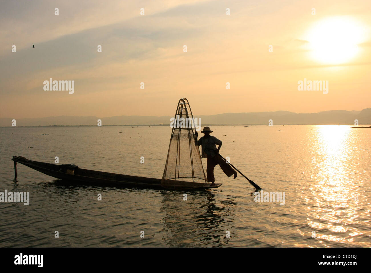 Inle lake fisherman at sunset, Shan state, Myanmar, Southeast Asia ...