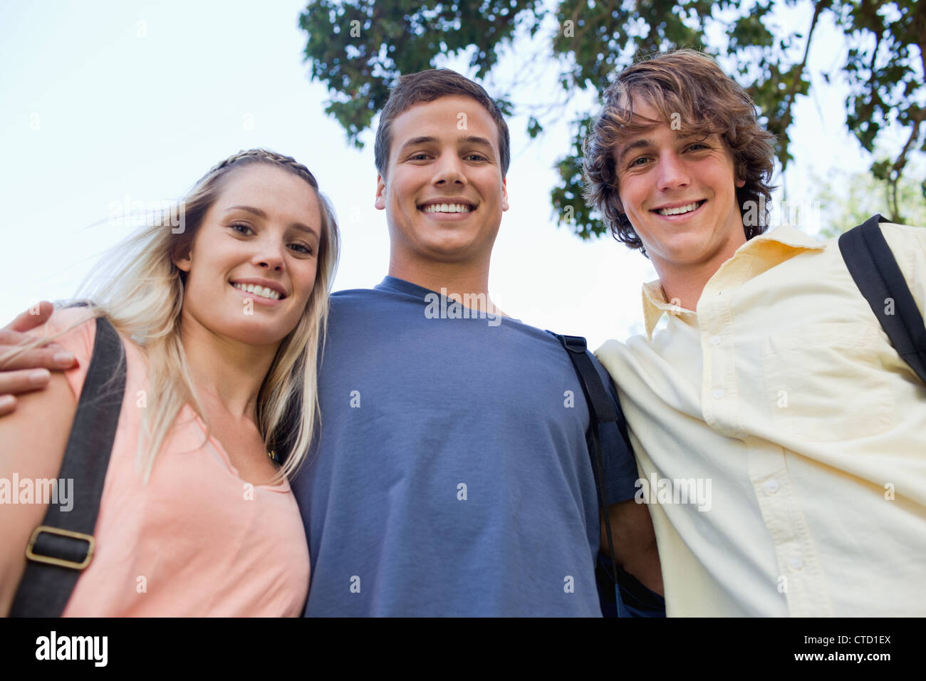 Shoulder to shoulder hi-res stock photography and images - Alamy