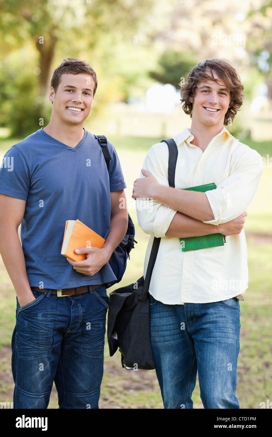 Two students talking hi-res stock photography and images - Alamy