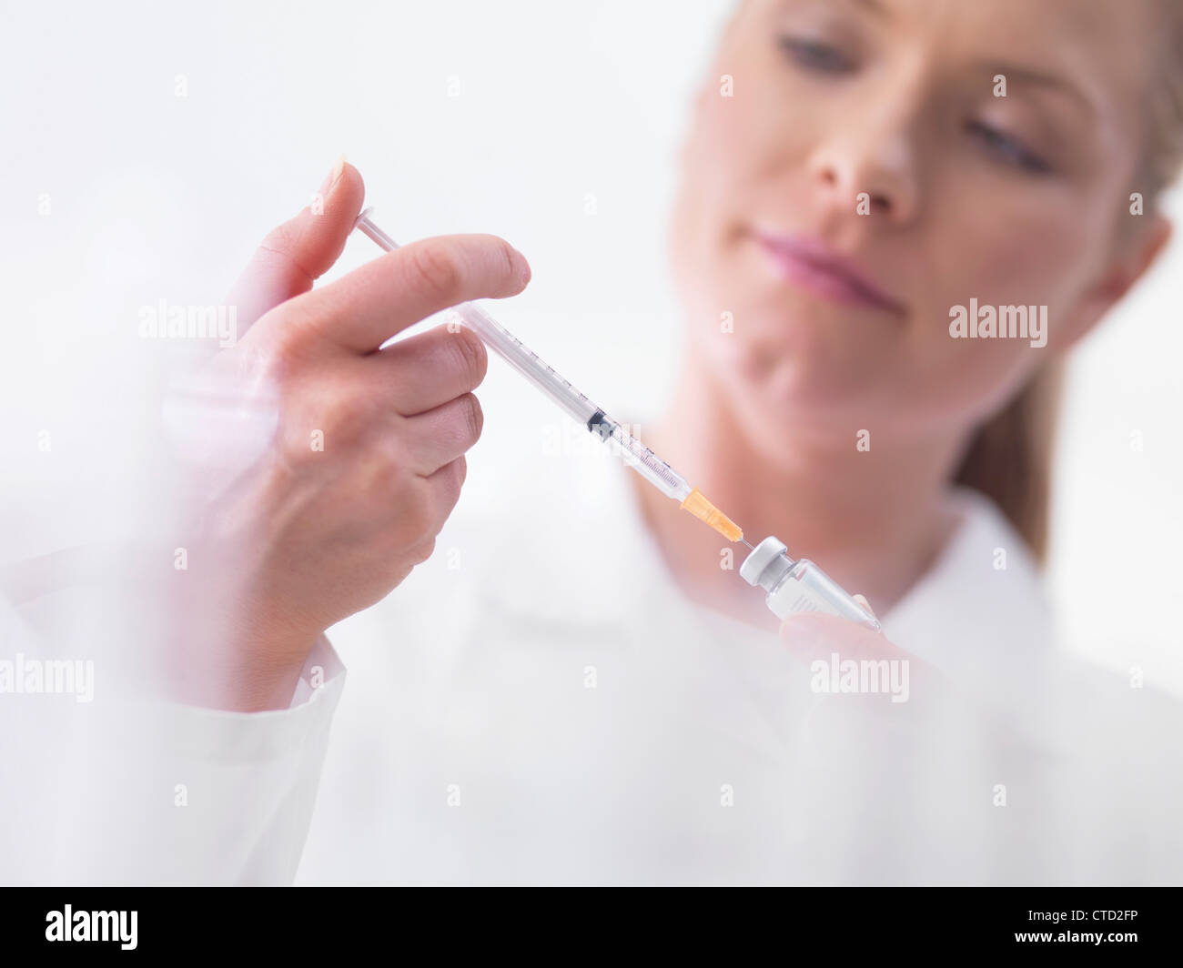 Medical injection photos hi-res stock photography and images - Alamy