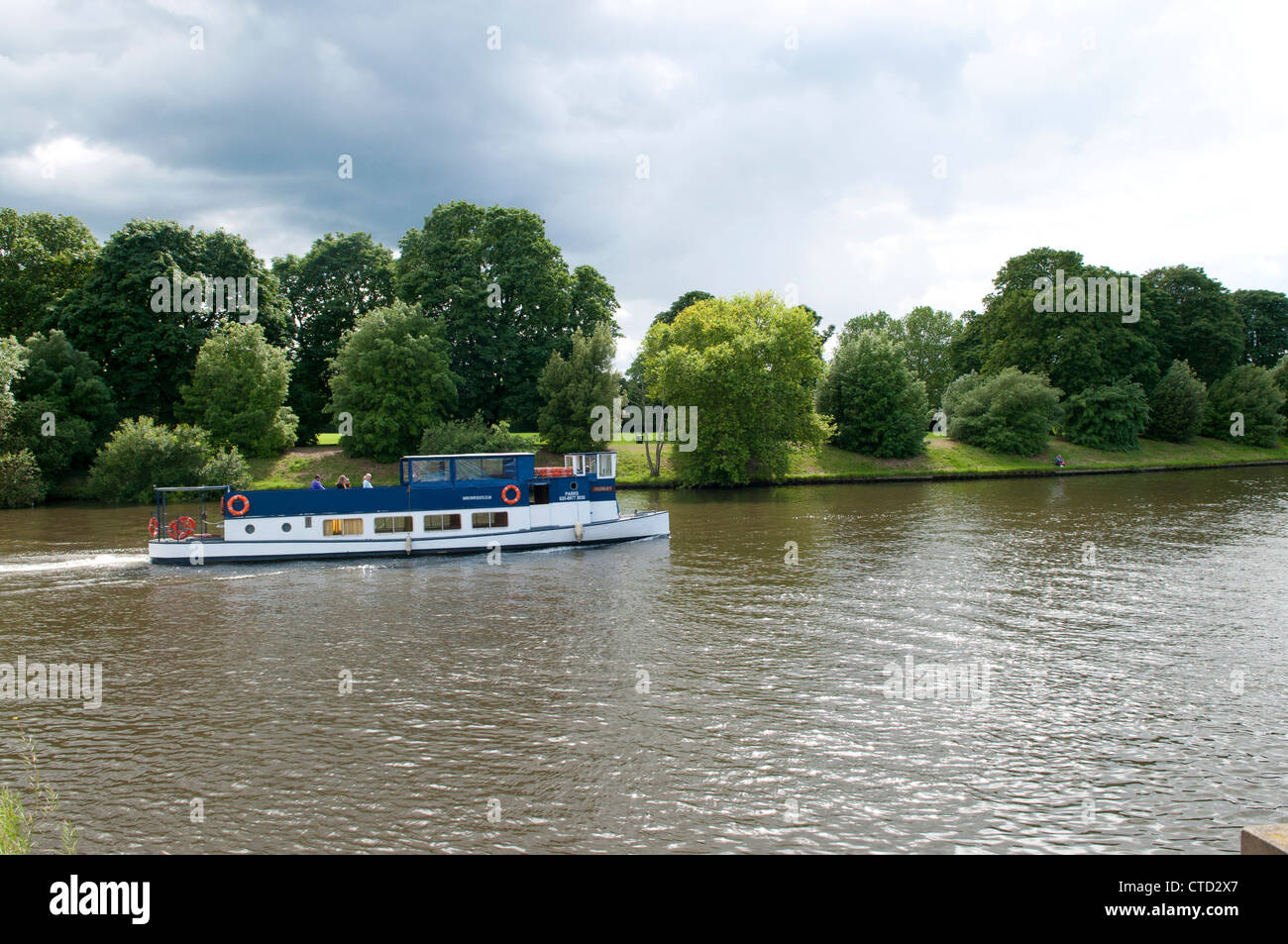 River boat on River Thames at Hampton Court Stock Photo - Alamy
