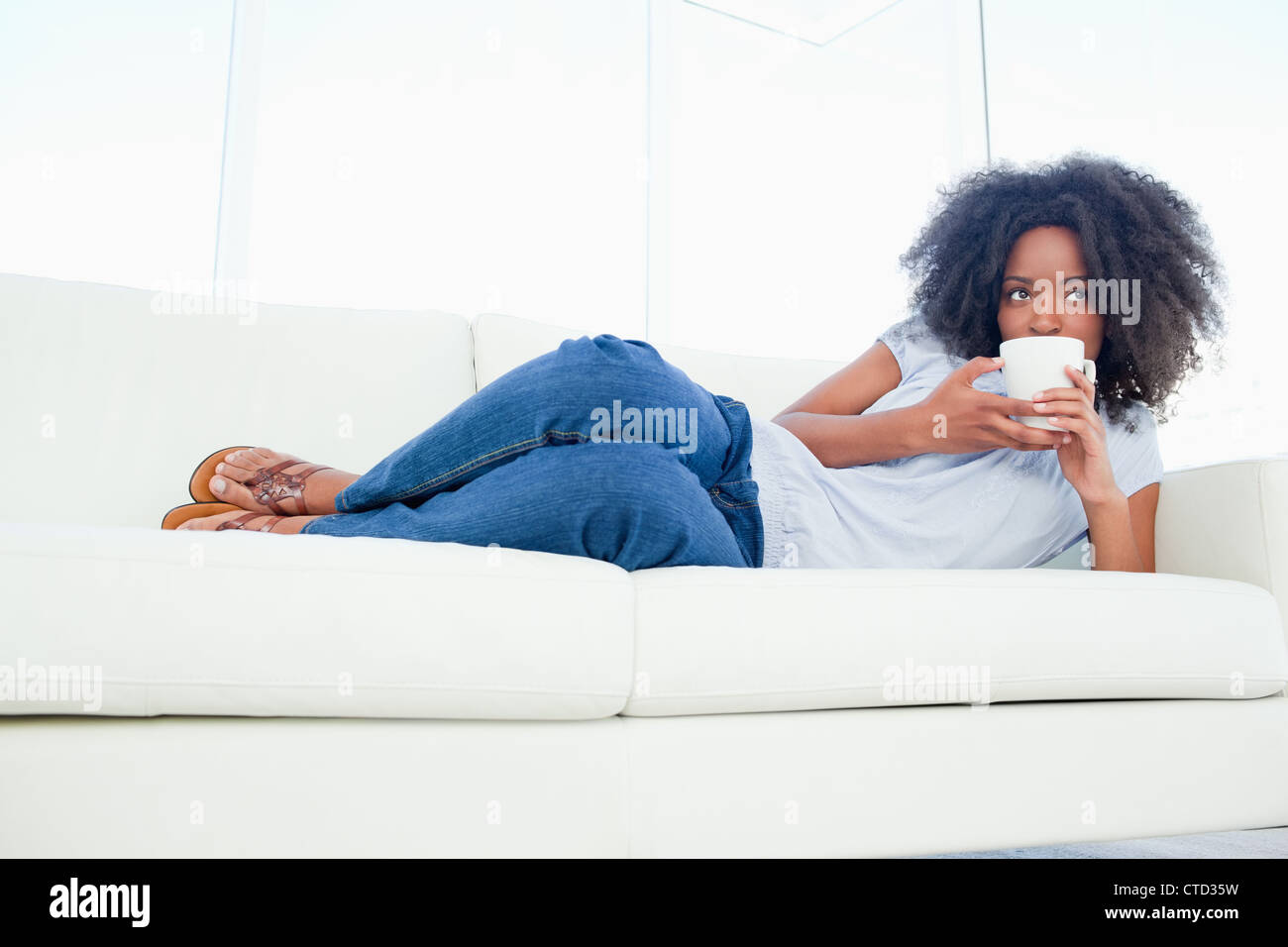 Fuzzy hair woman drinking a coffee Stock Photo - Alamy
