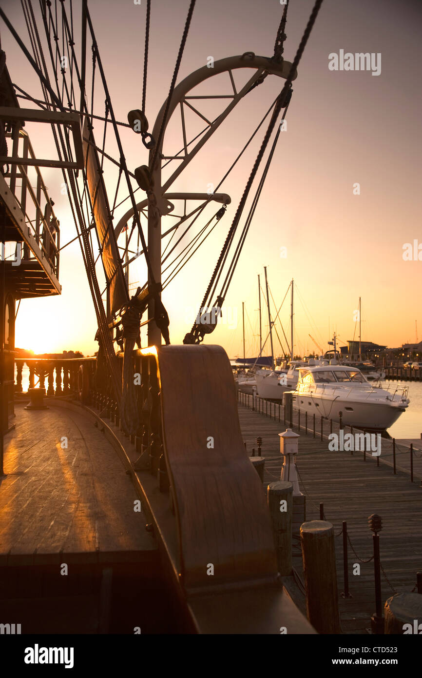 AMERICAN ROVER 3 MAST TOPSAIL SCHOONER WATERSIDE MARINA ELIZABETH RIVER ...
