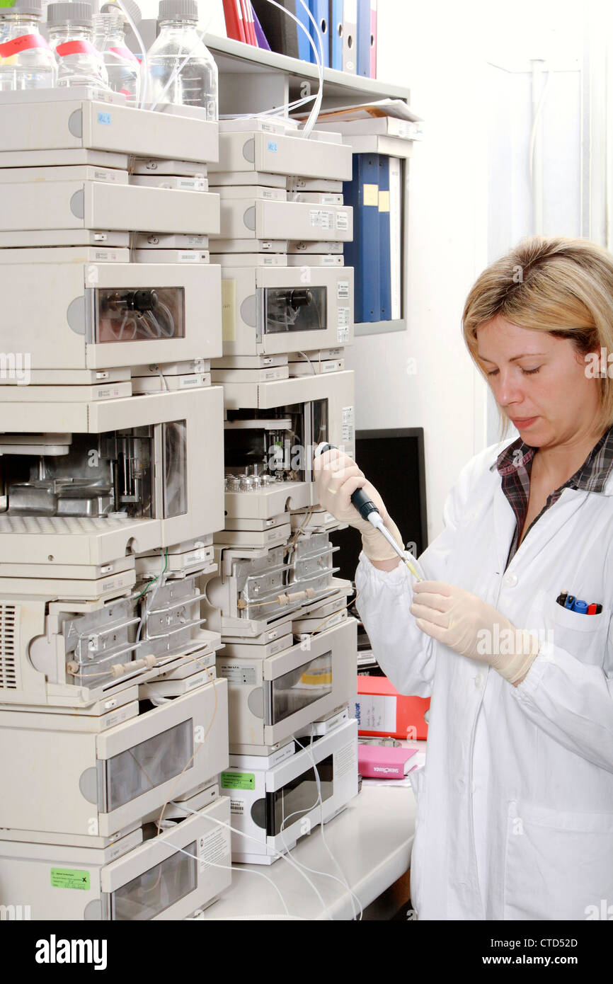 Scientists lab genetics hi-res stock photography and images - Alamy