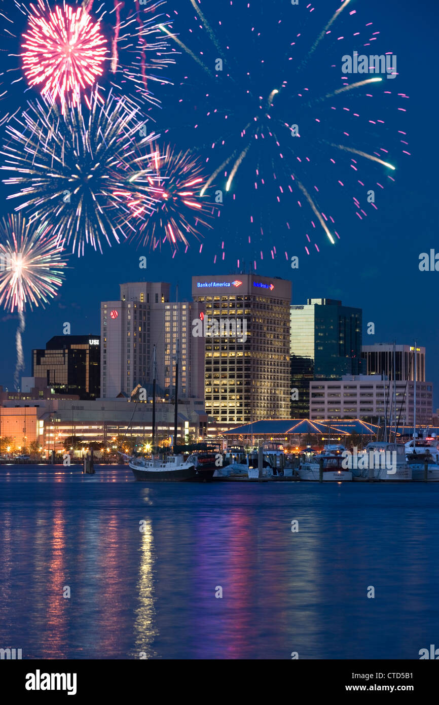 FIREWORKS DOWNTOWN SKYLINE ELIZABETH RIVER NORFOLK VIRGINIA USA Stock ...