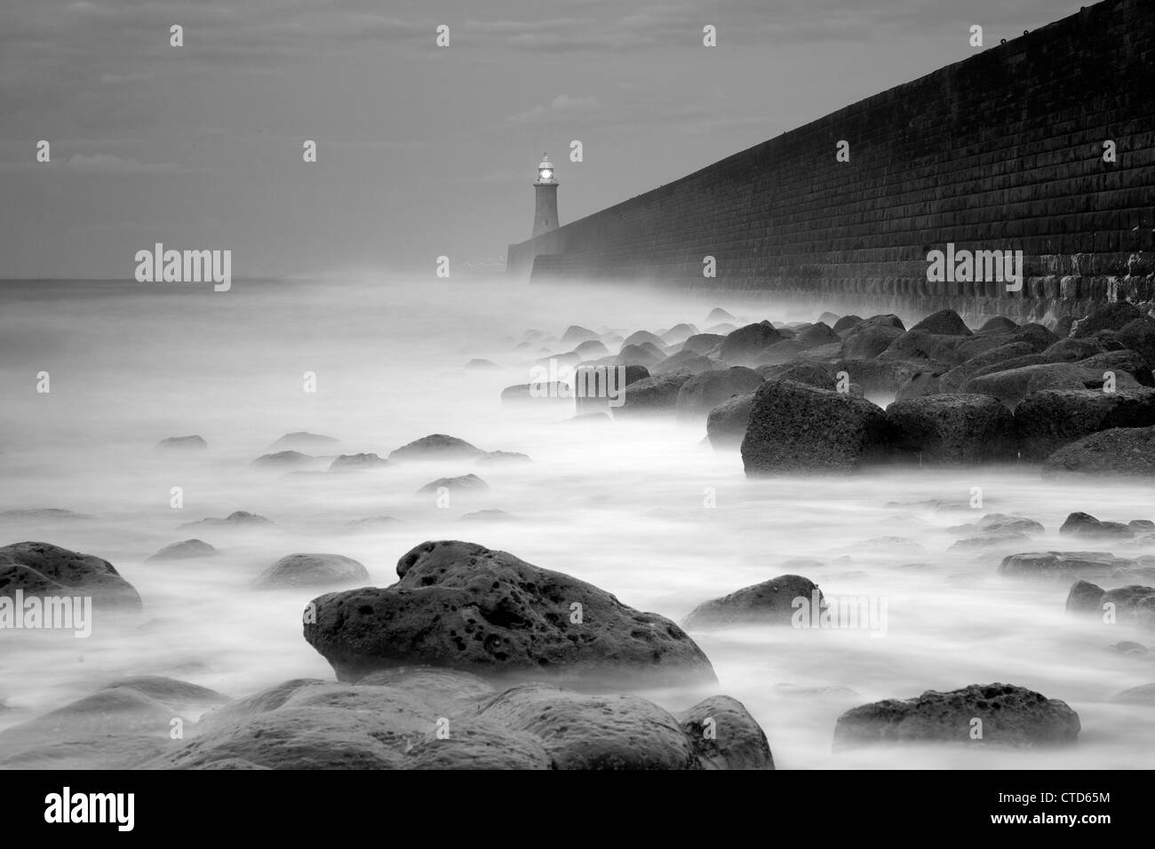 Tynemouth pier hi-res stock photography and images - Alamy