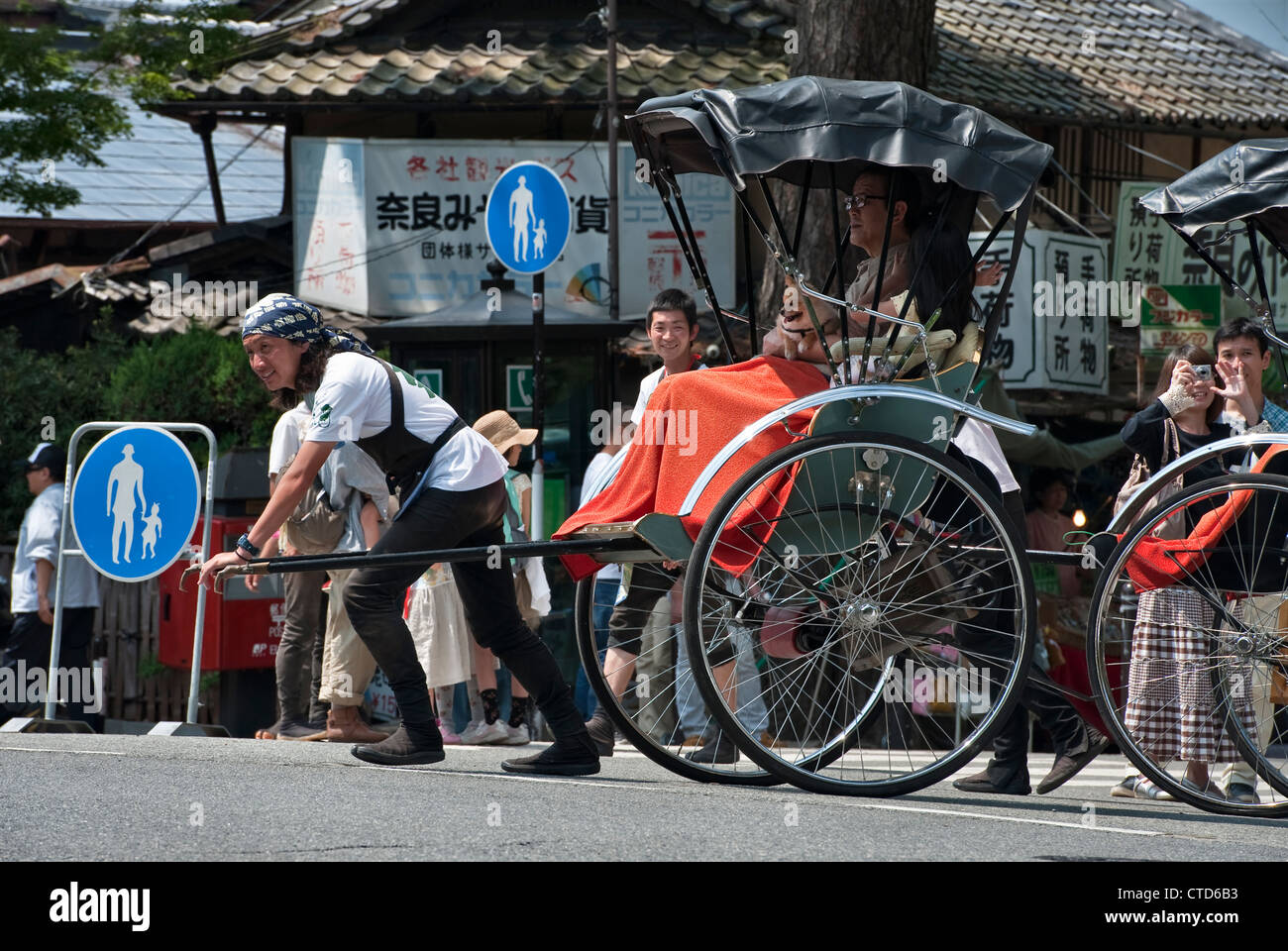 Rickshaw pullers hi-res stock photography and images - Alamy