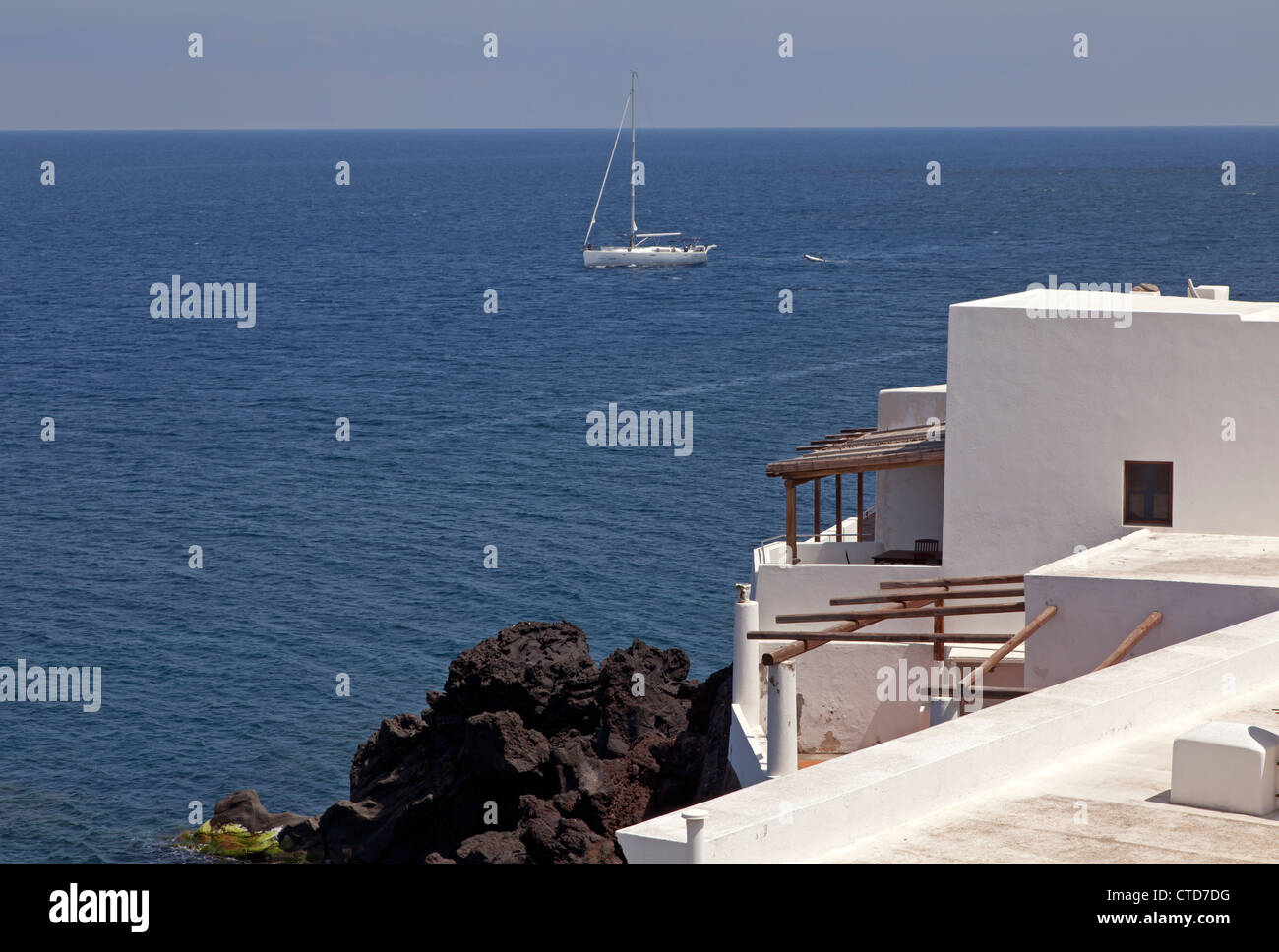 Stromboli and sea hi-res stock photography and images - Alamy