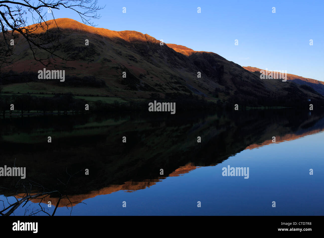Buttermere fells hi-res stock photography and images - Alamy
