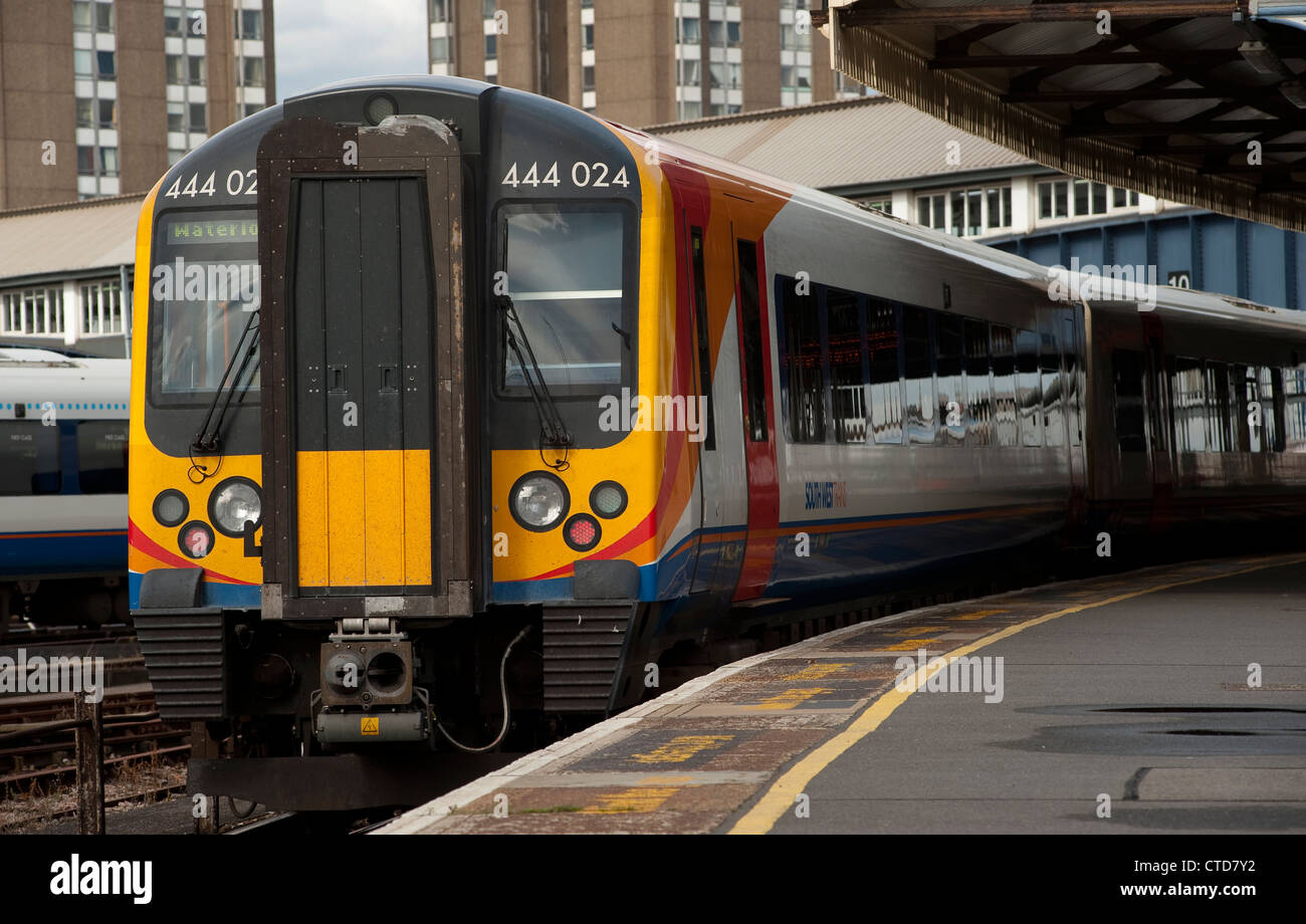 Class 444 desiro hi-res stock photography and images - Alamy