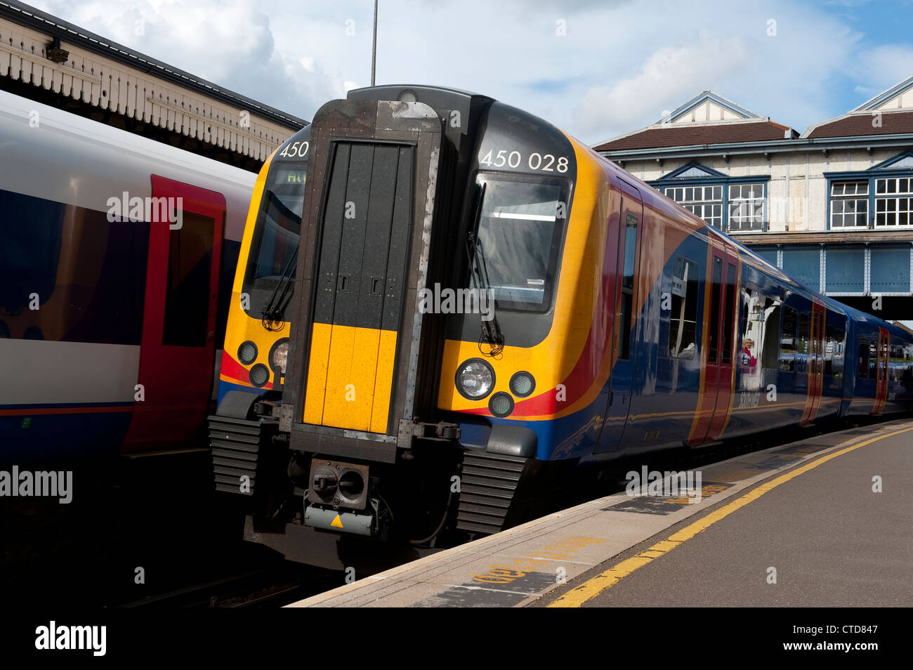 South west trains class 450 hi-res stock photography and images - Alamy