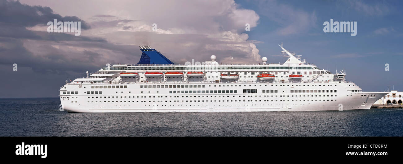 Cruise ship in the Rhodos harbor Stock Photo - Alamy