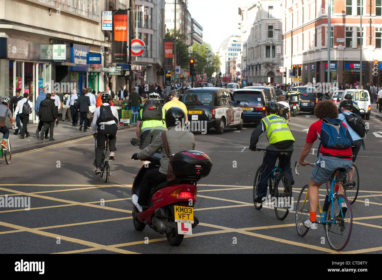 Busy street london traffic jam hi-res stock photography and images - Alamy
