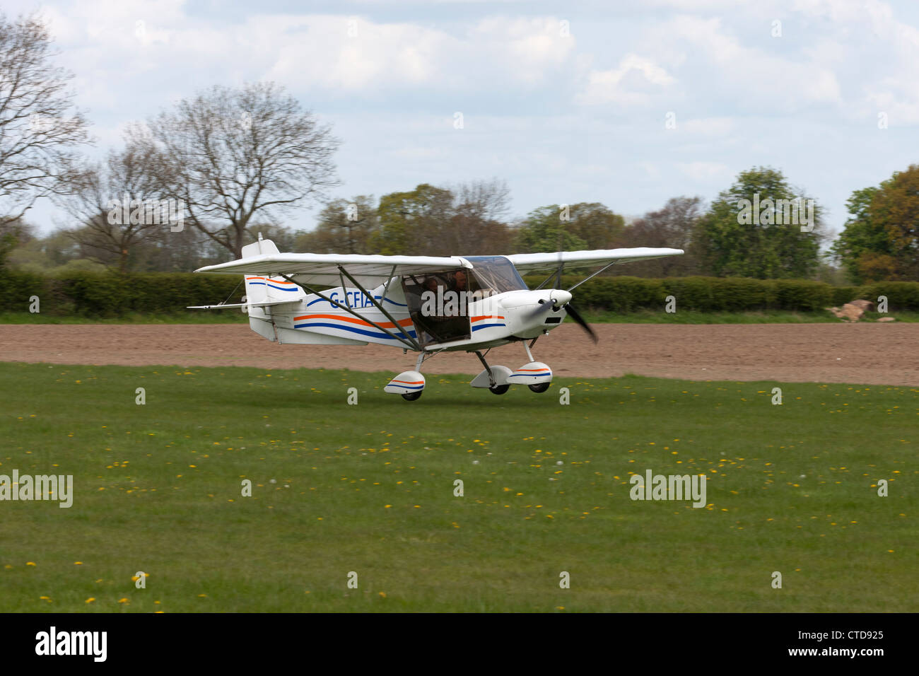 Skyranger microlight landing hi-res stock photography and images - Alamy
