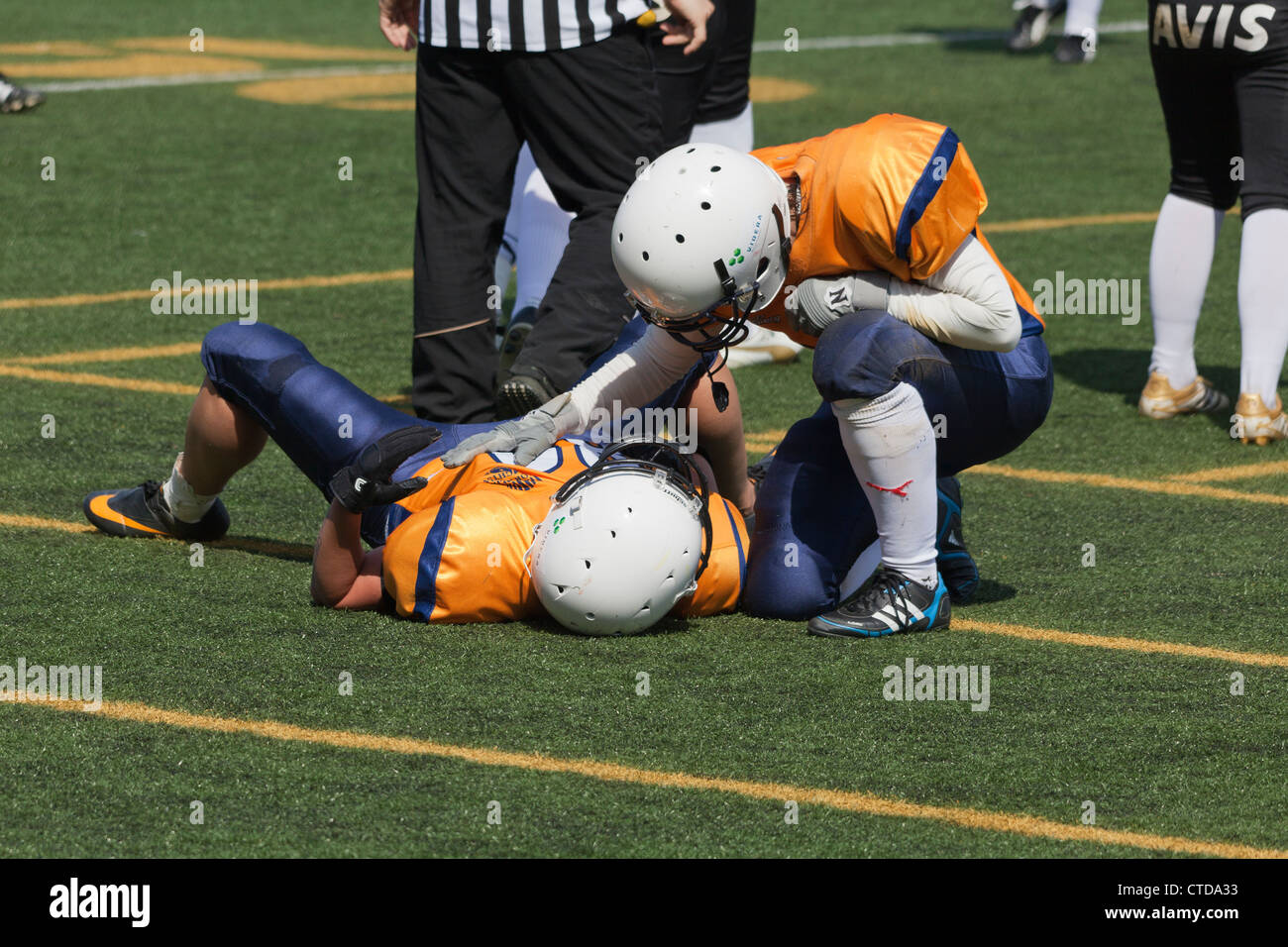 Football player injury hi-res stock photography and images - Alamy