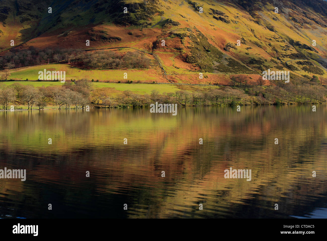 Buttermere fells reflected in Buttermere, Lake District National Park ...