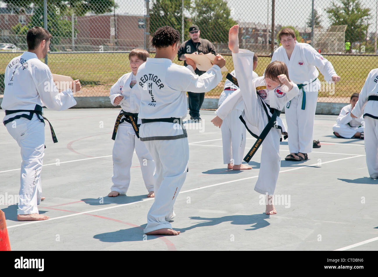 Karate hi-res stock photography and images - Alamy