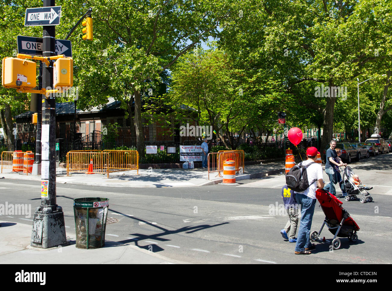 Fathers pushing strollers in Brooklyn, New York Stock Photo - Alamy