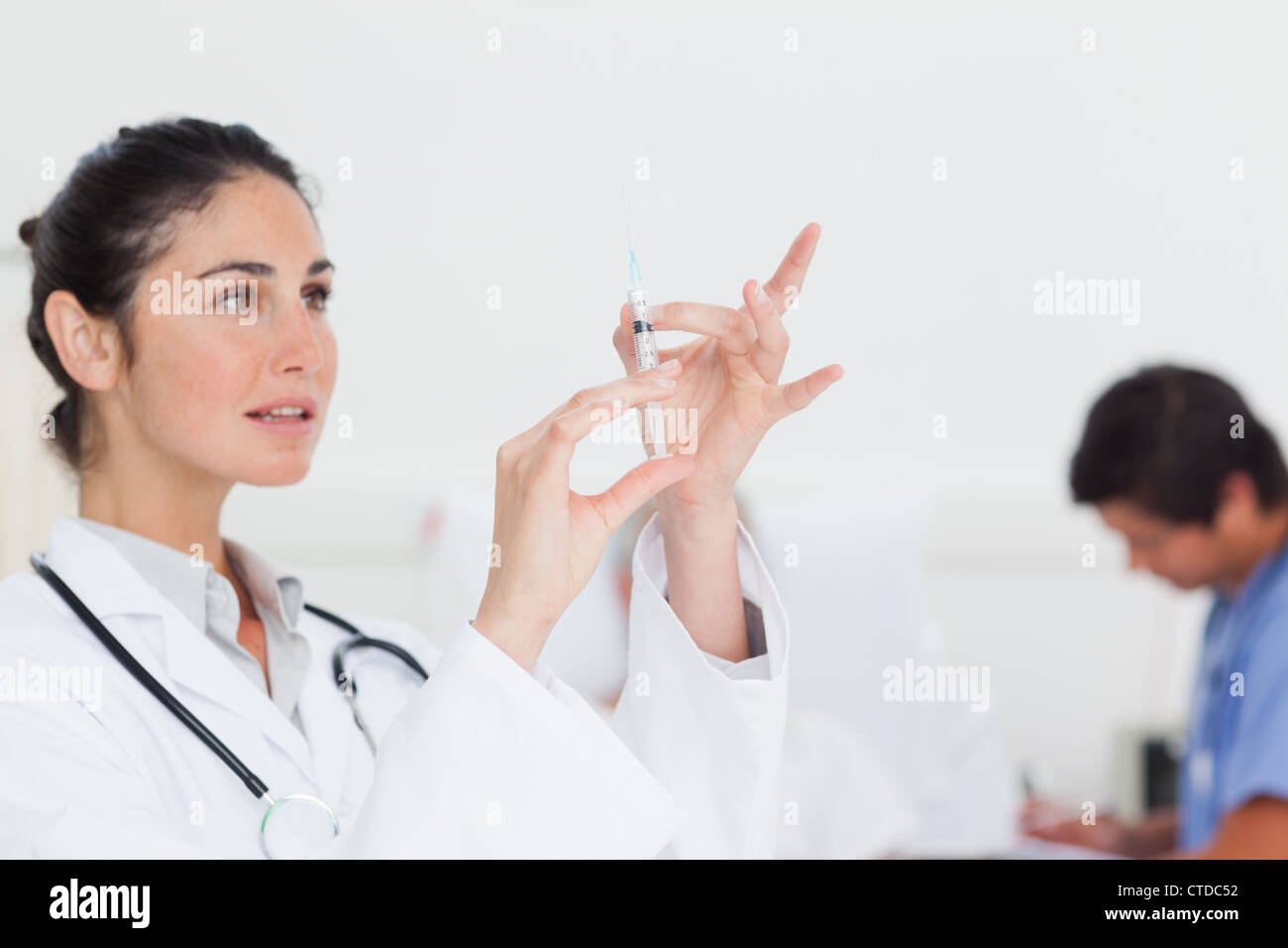 Doctor preparing a syringe Stock Photo - Alamy