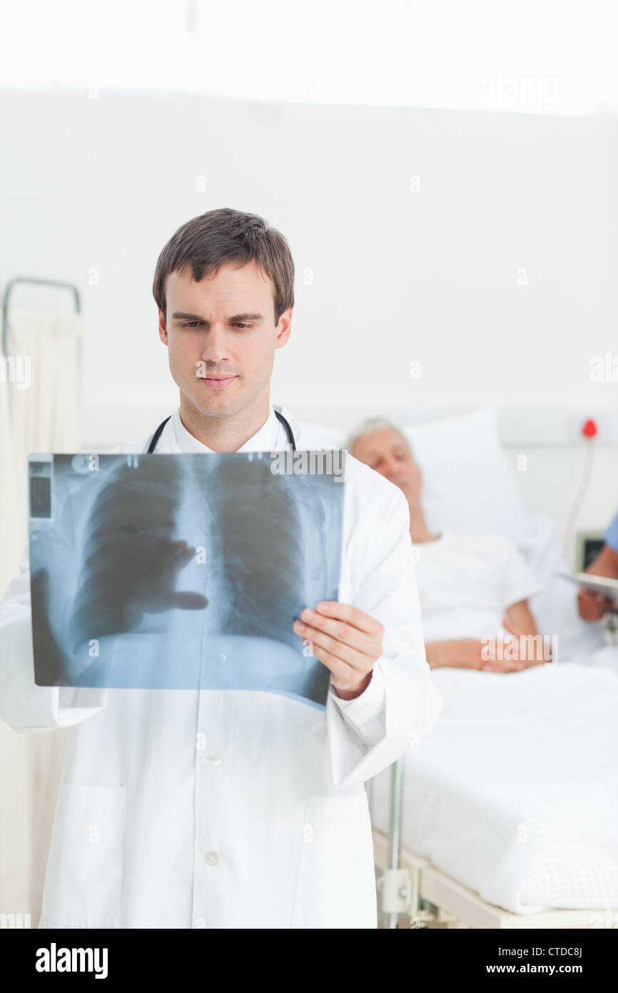 Doctor observing an x-ray scan in front of him Stock Photo - Alamy