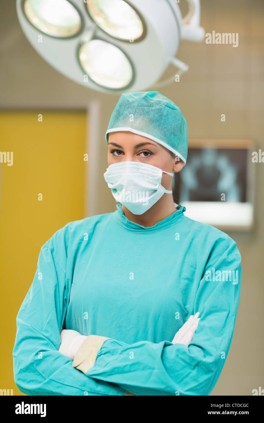 Nurse wearing surgical equipment hi-res stock photography and images ...
