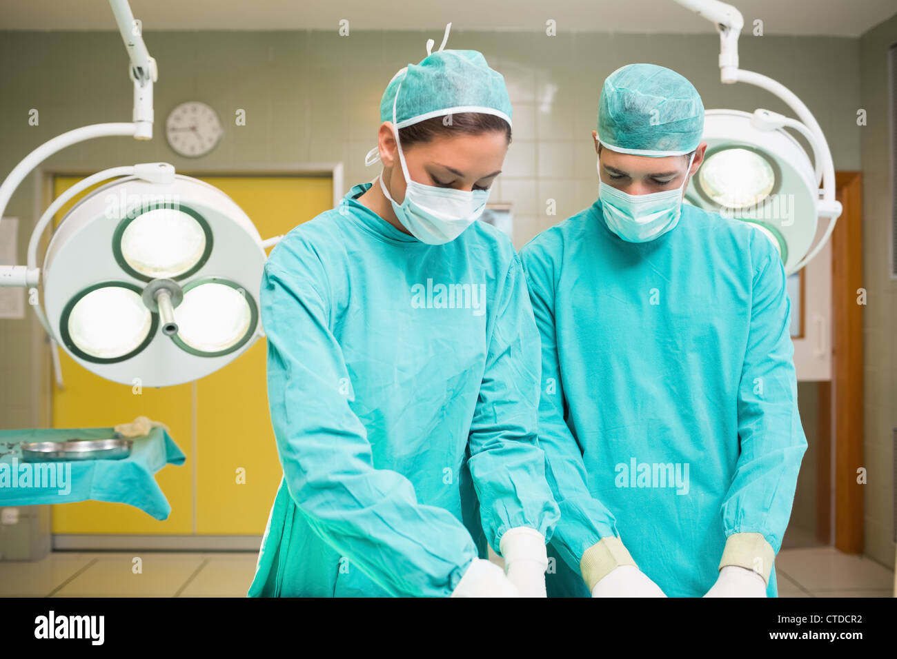 Two surgeons working Stock Photo - Alamy