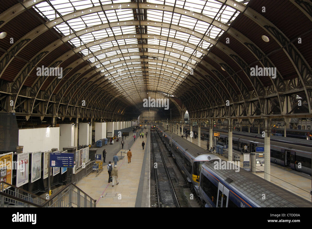 Platform in Paddington railway station in London, England Stock Photo ...