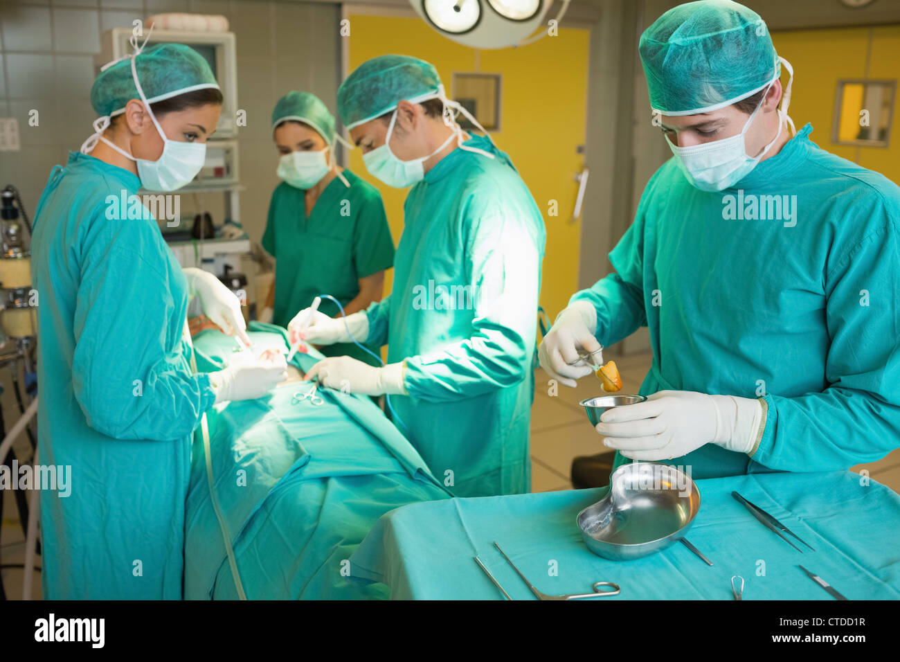 Doctors preparing operation hi-res stock photography and images - Alamy
