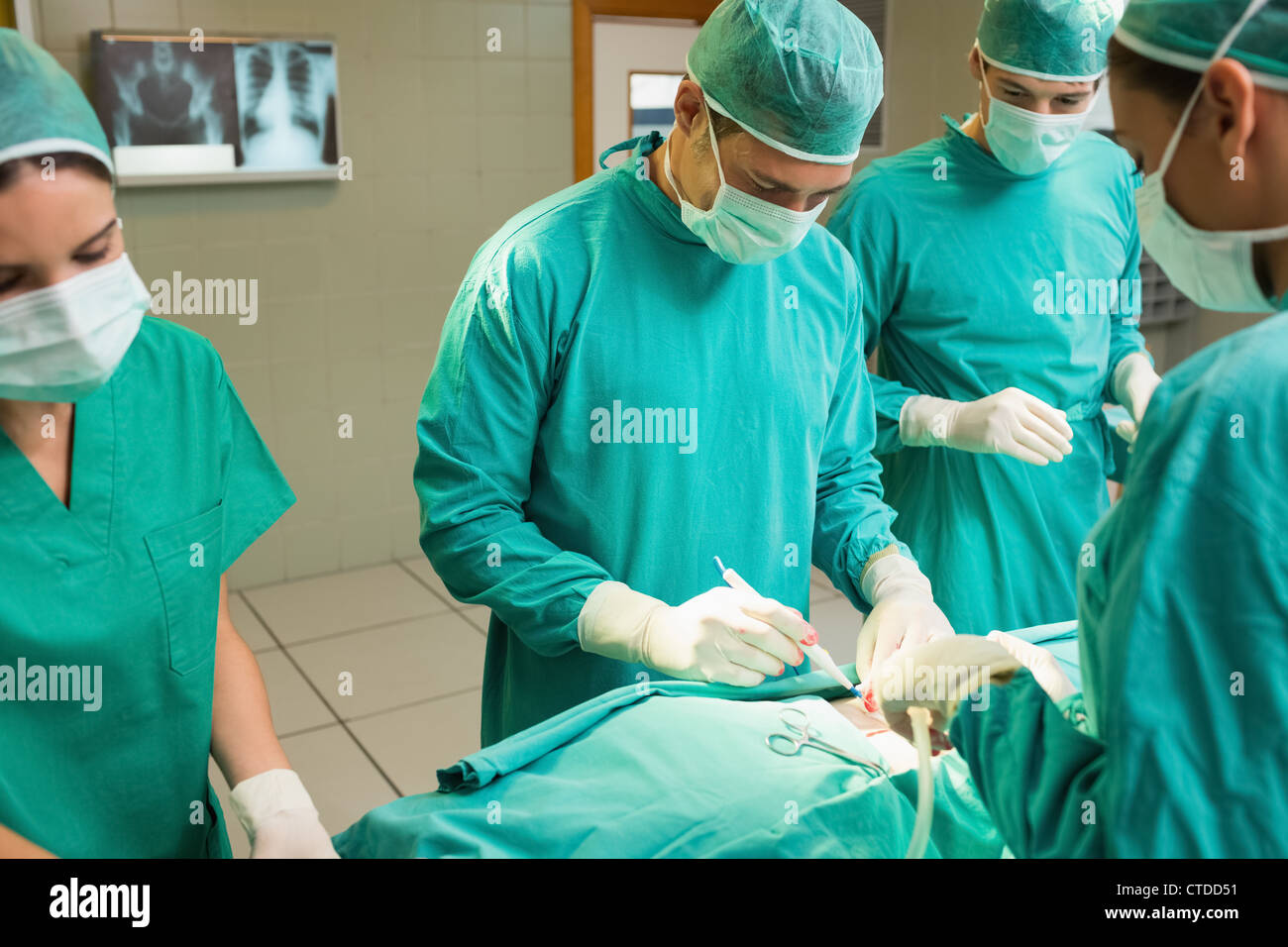 Surgical team hi-res stock photography and images - Alamy