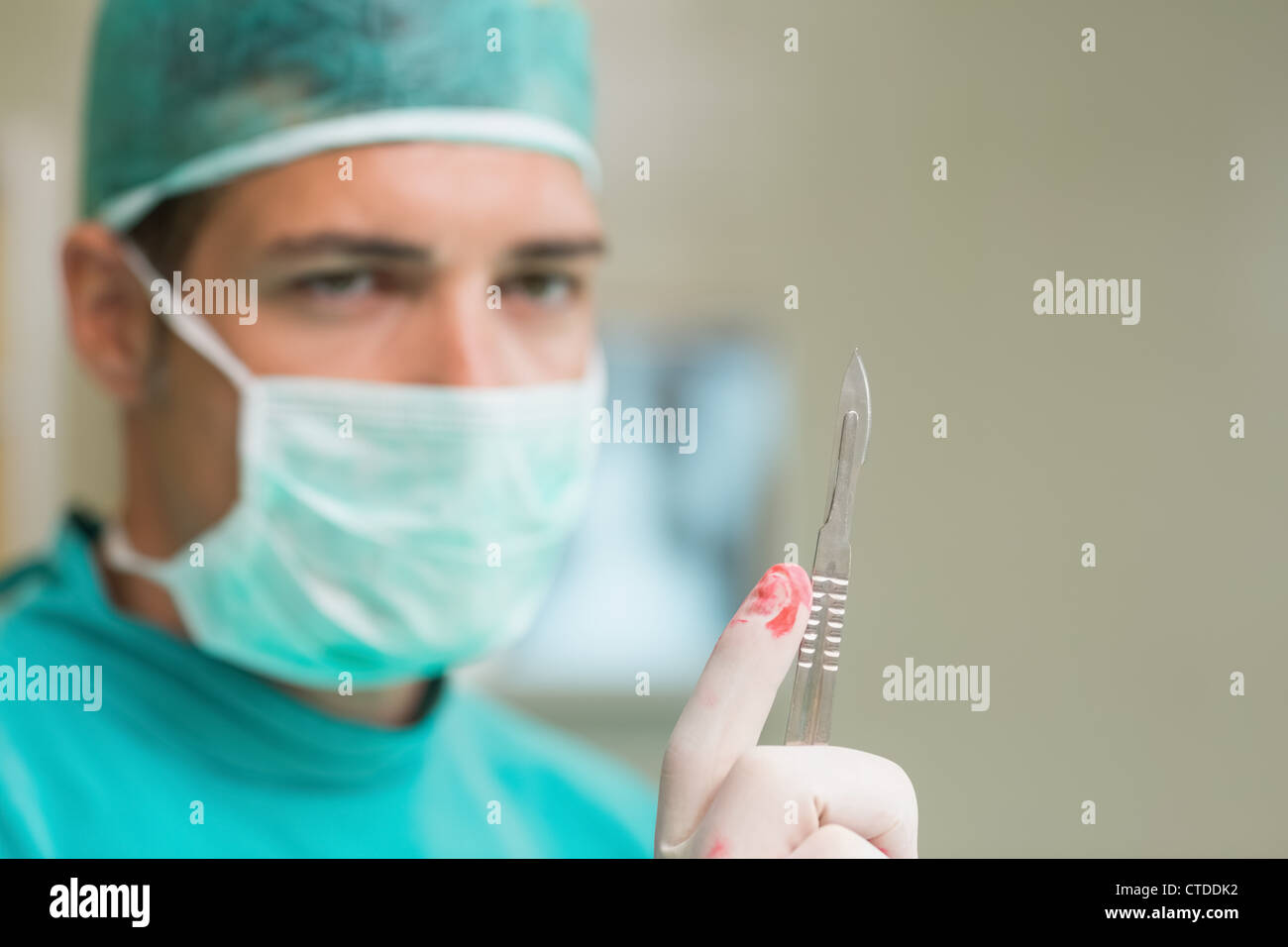 Focus on a surgeon holding a surgical scalpel Stock Photo - Alamy