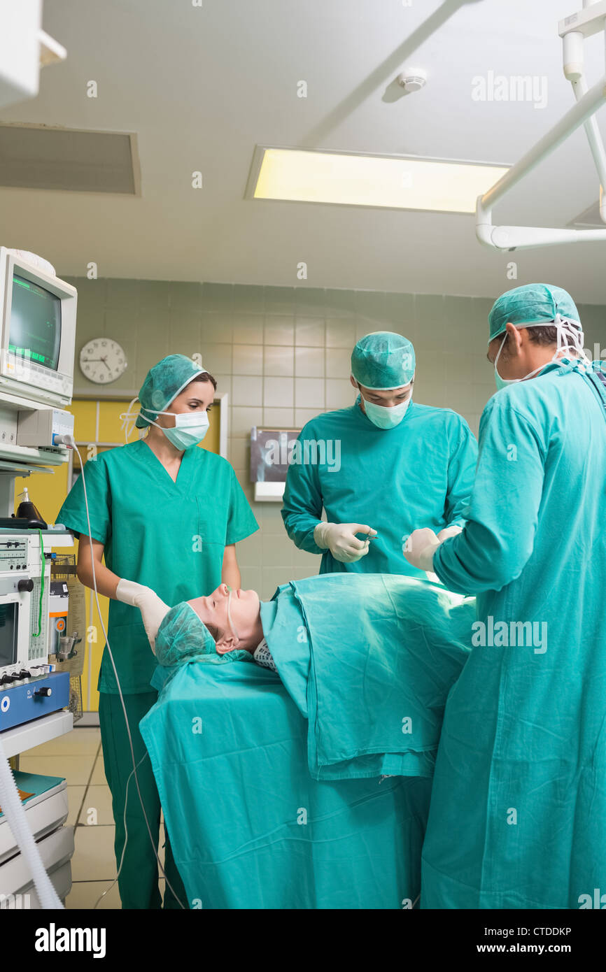 Medical team operating hi-res stock photography and images - Alamy