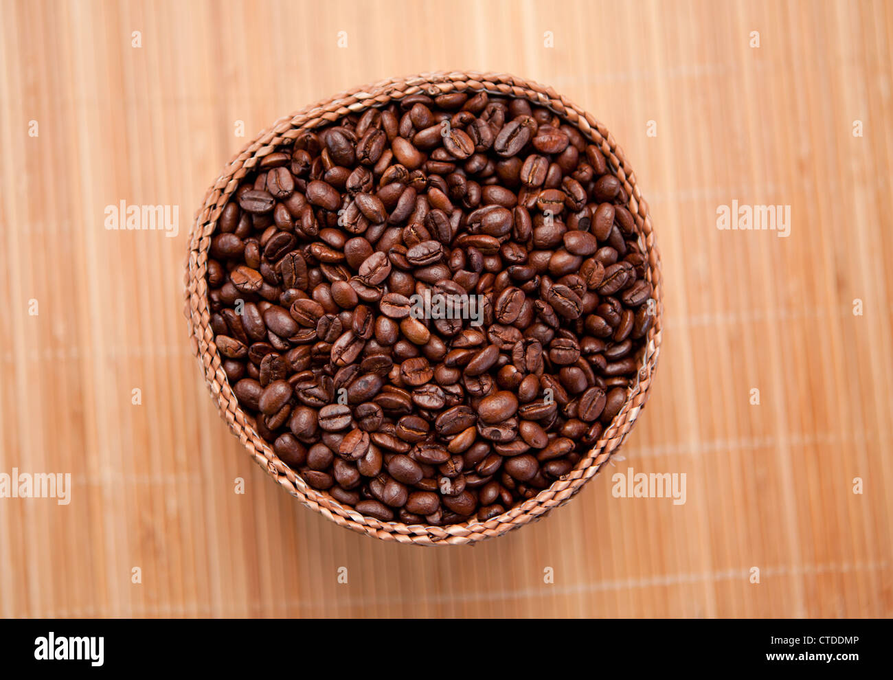 Roasted coffee seeds in a wooden basket Stock Photo - Alamy