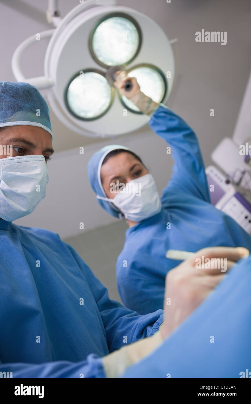 Surgeon holding surgical scalpel Stock Photo - Alamy Surgeon holding surgical scalpel Stock Photo - Alamy