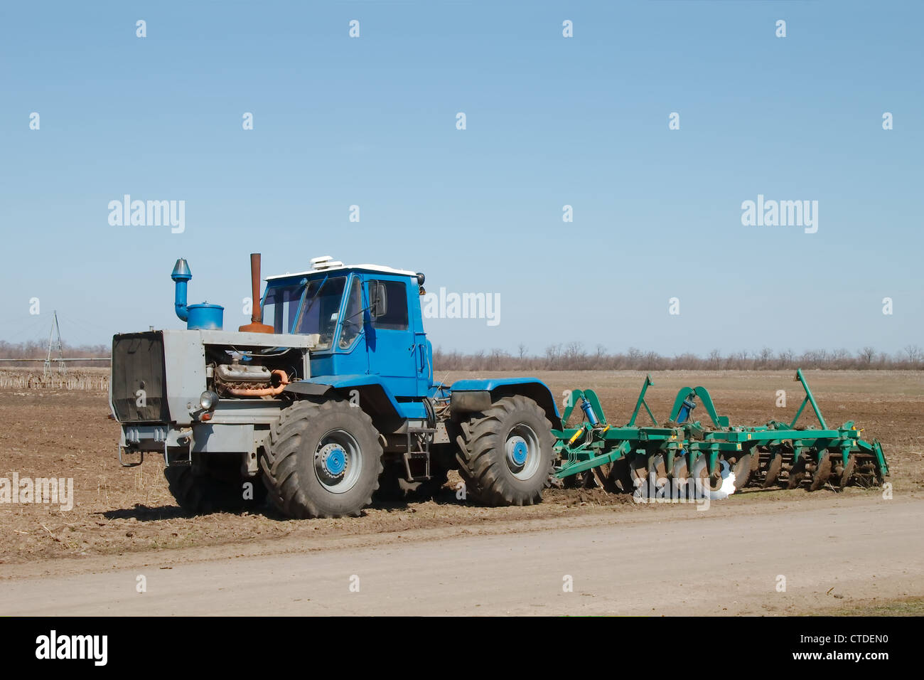 Blue color tractor hi-res stock photography and images - Alamy