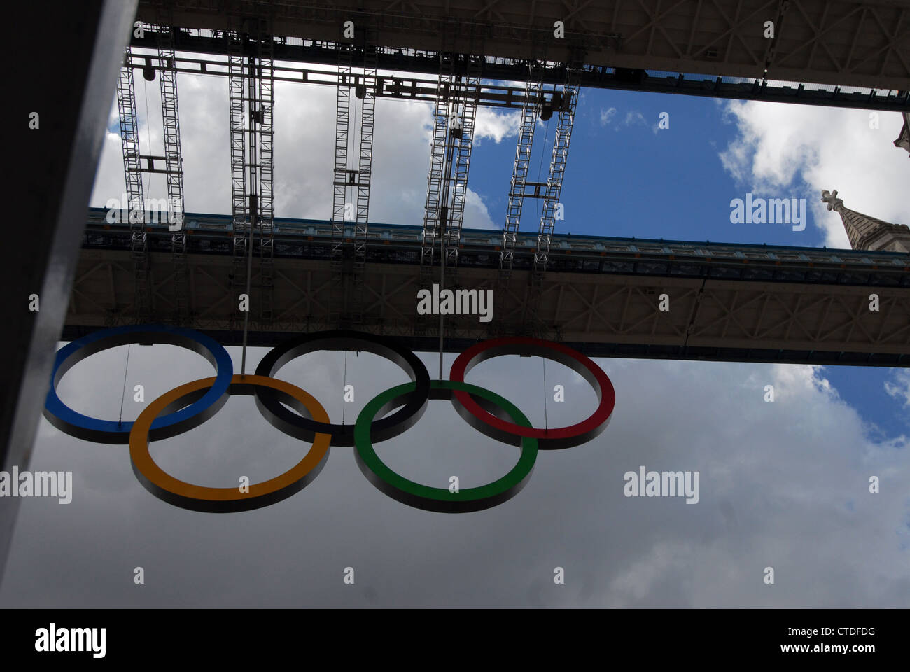 The Olympic symbol on Tower Bridge London Stock Photo - Alamy