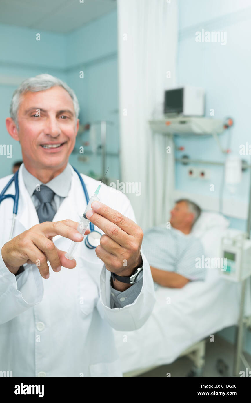 Injection hand hi-res stock photography and images - Alamy