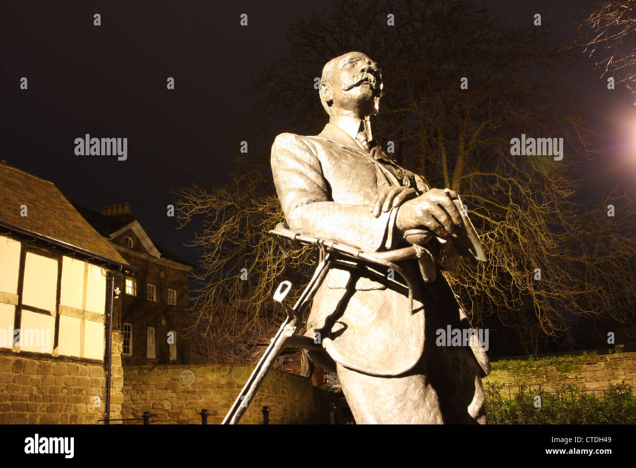 Sir Edward Elgar bronze statue - Hereford Stock Photo - Alamy