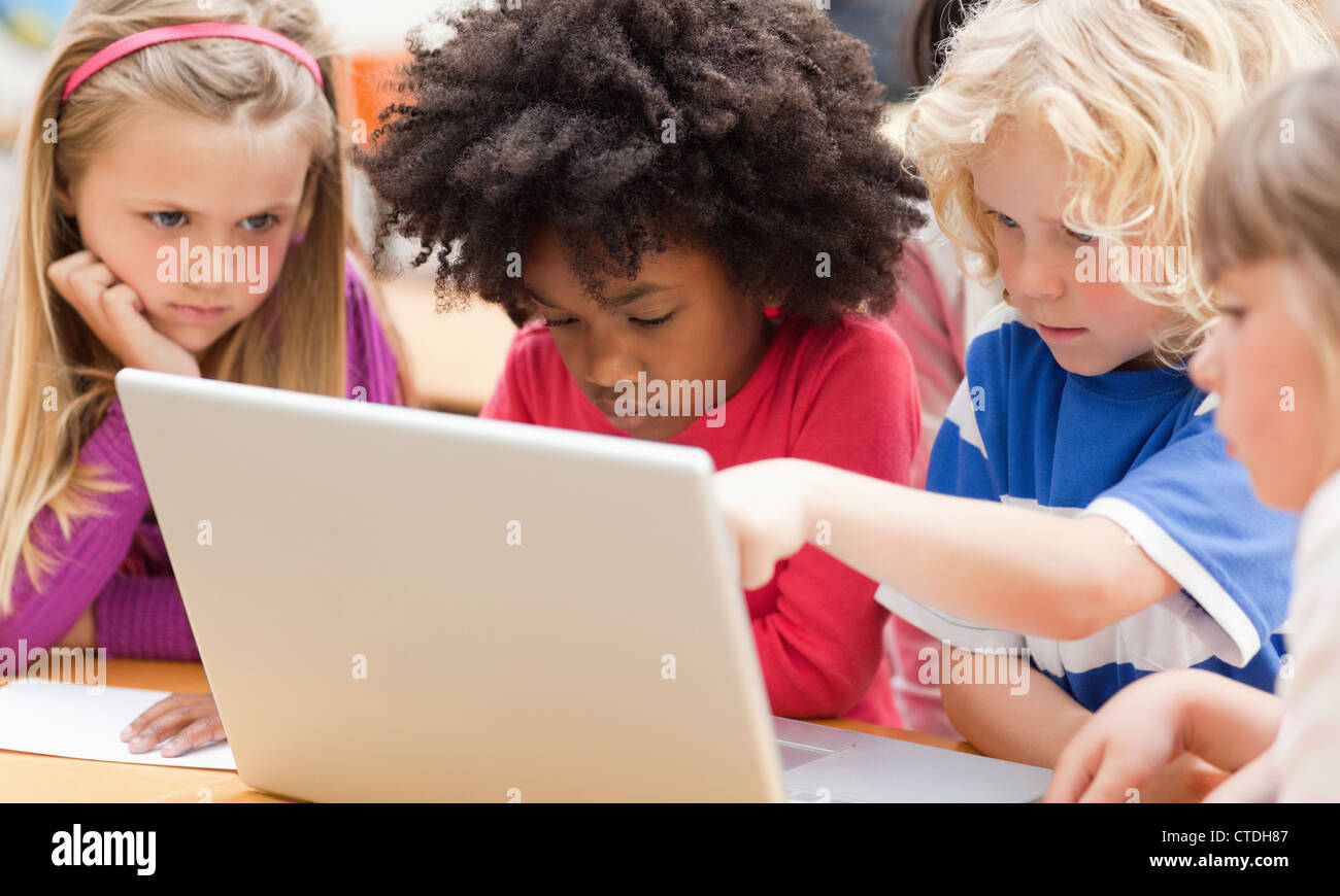 Students working together hi-res stock photography and images - Alamy