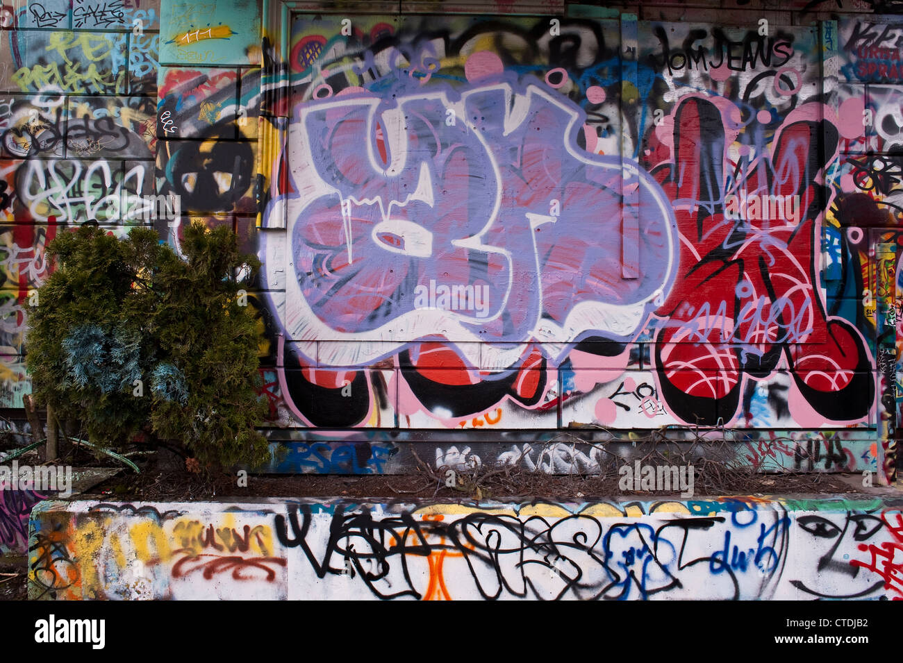 Graffiti drawings hi-res stock photography and images - Alamy
