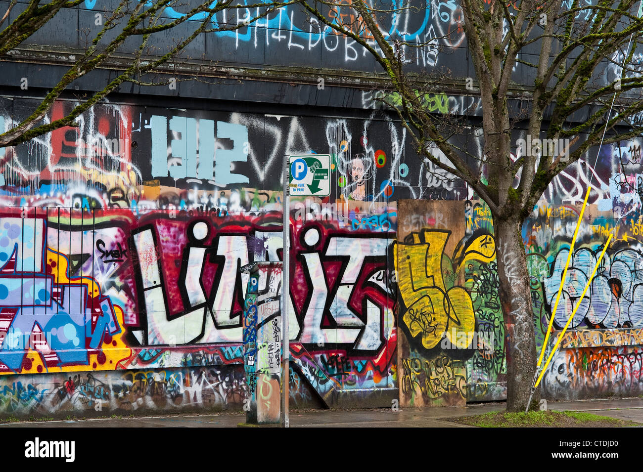 Street scene where a building is covered with graffiti, drawings, words ...