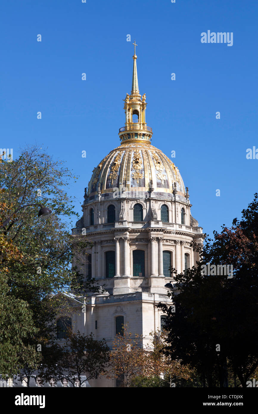 Les invalides golden dome hi-res stock photography and images - Alamy