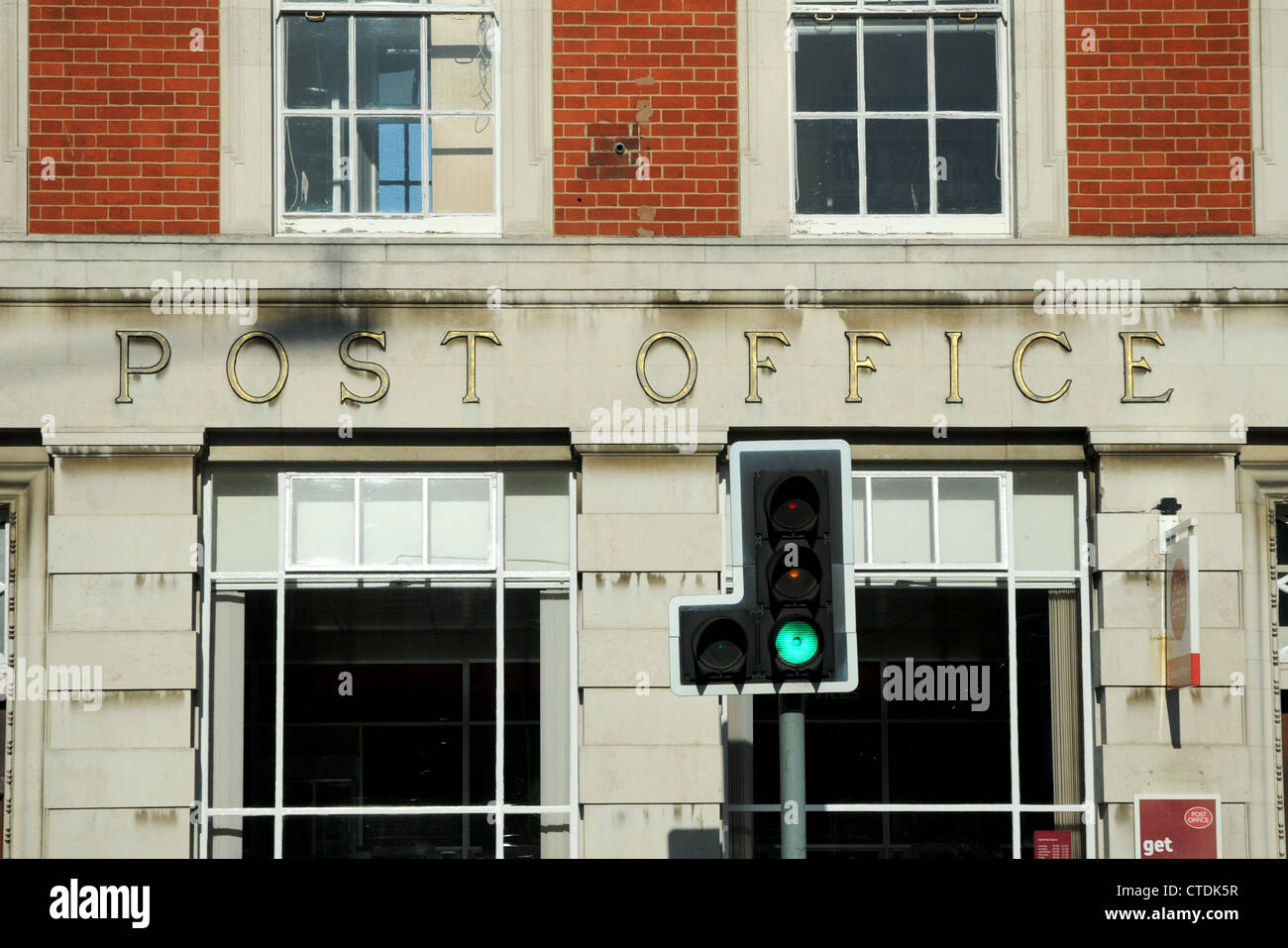 Post office facade hi-res stock photography and images - Alamy