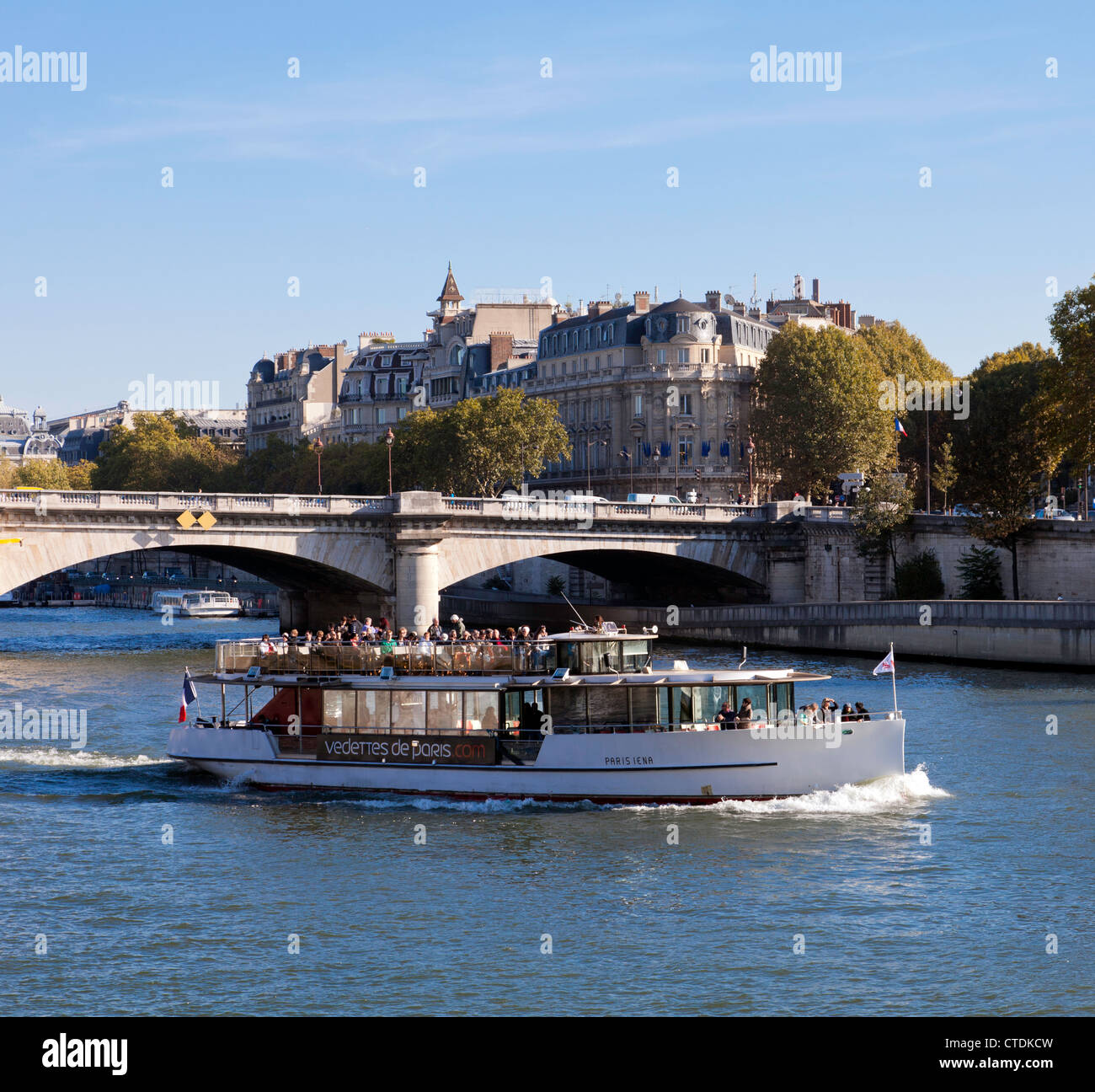 Boat paris hi-res stock photography and images - Alamy
