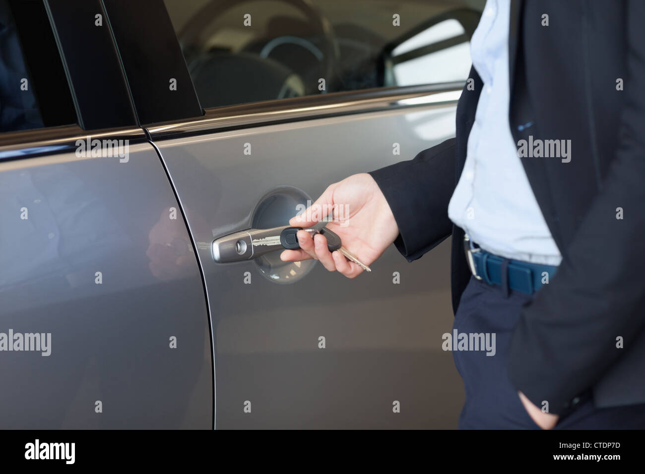 Man opening a car door with a key Stock Photo - Alamy