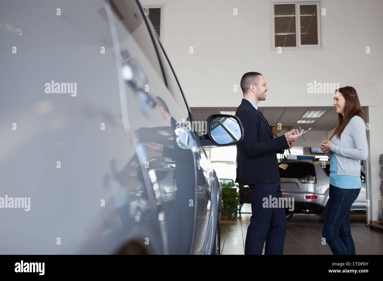 Salesman and client hi-res stock photography and images - Alamy