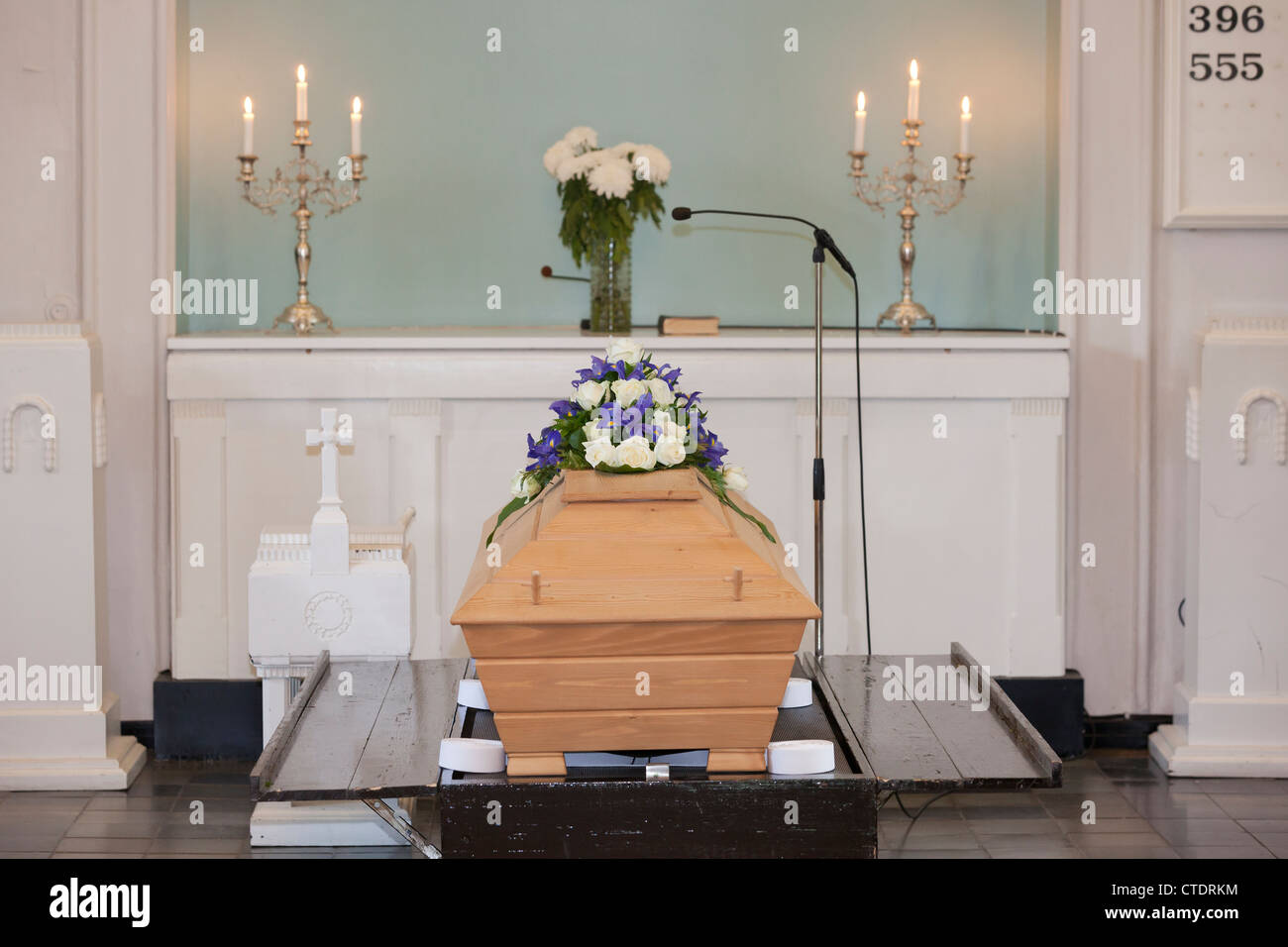Memorial service flowers hi-res stock photography and images - Alamy