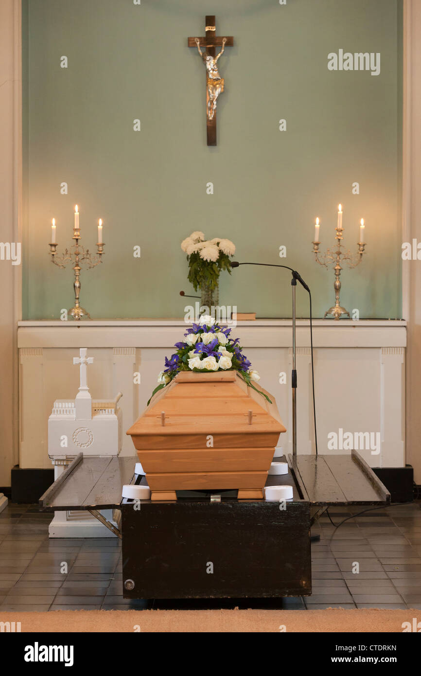 Memorial service hi-res stock photography and images - Alamy